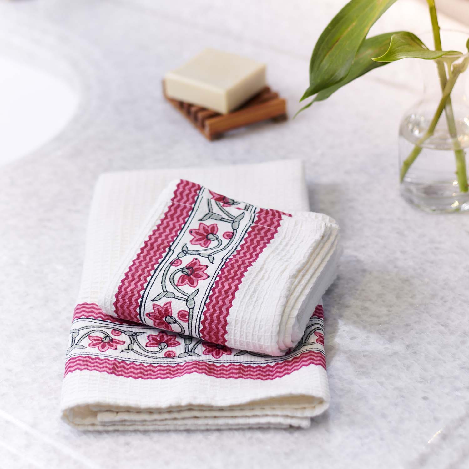 Ruhi raspberry pink hand towels (Set of 2) – Inka