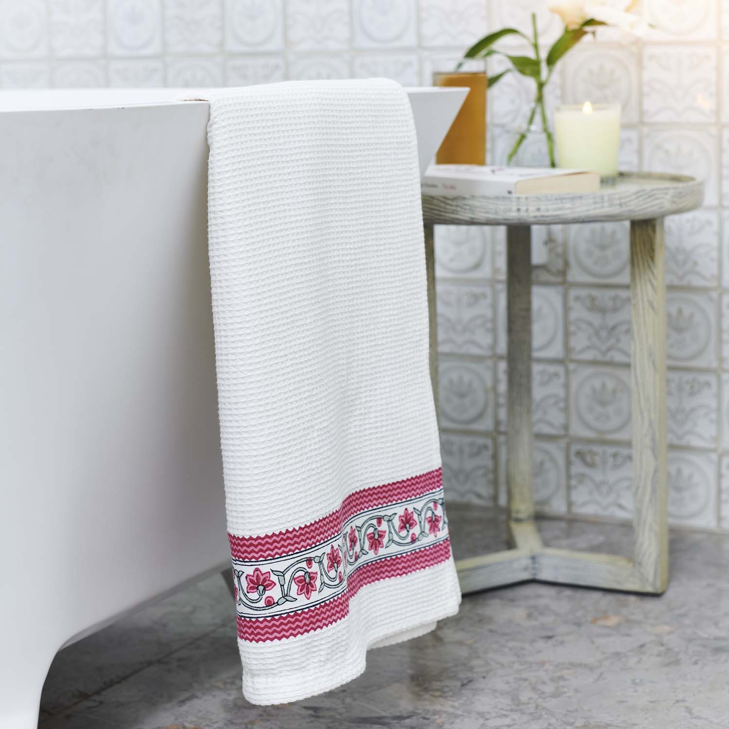 Ruhi raspberry bath towel – Inka