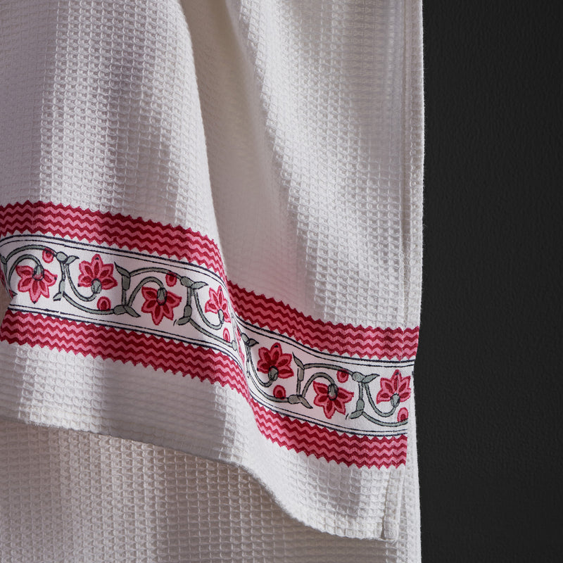 Ruhi raspberry bath towel – Inka