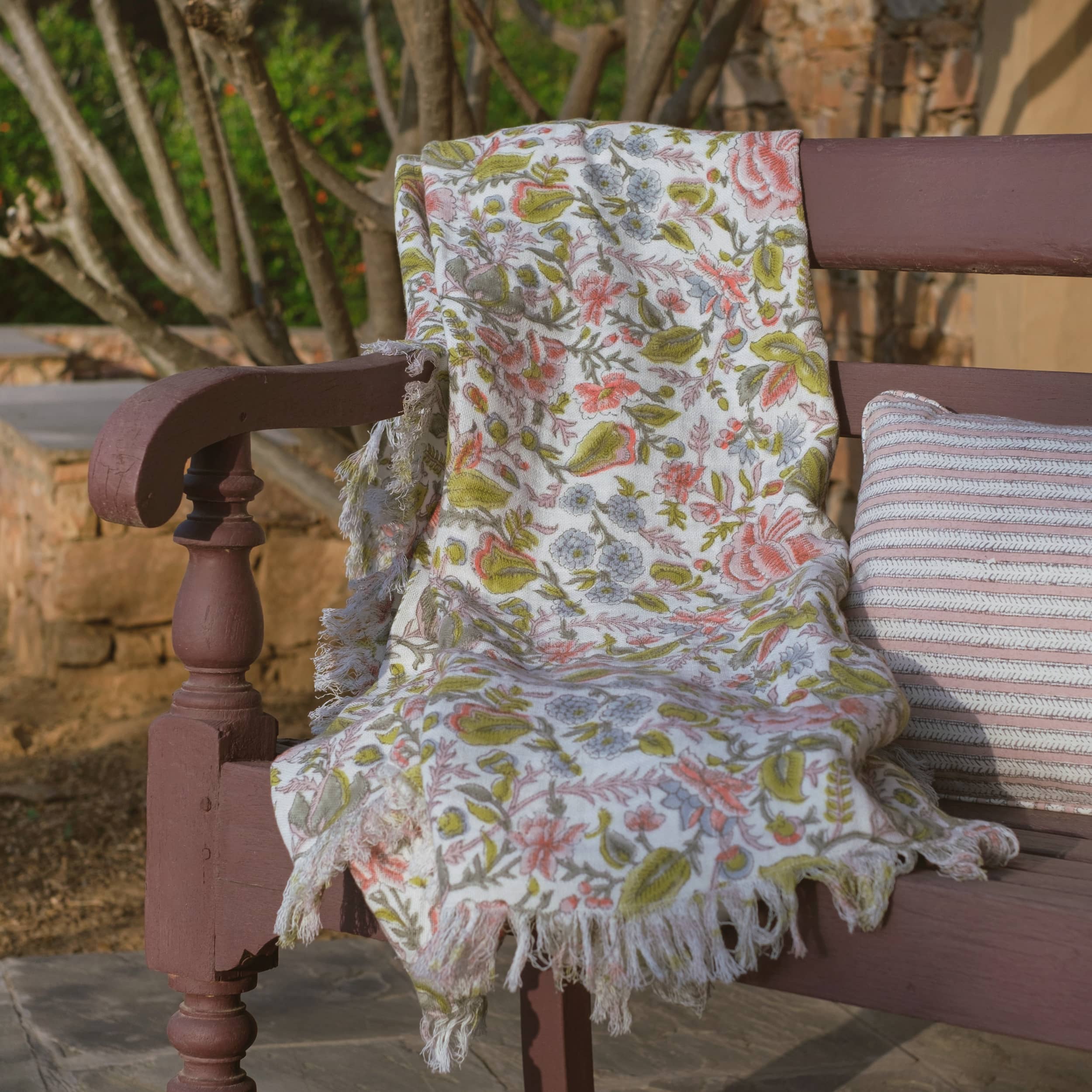 Jamila rose throw – Inka