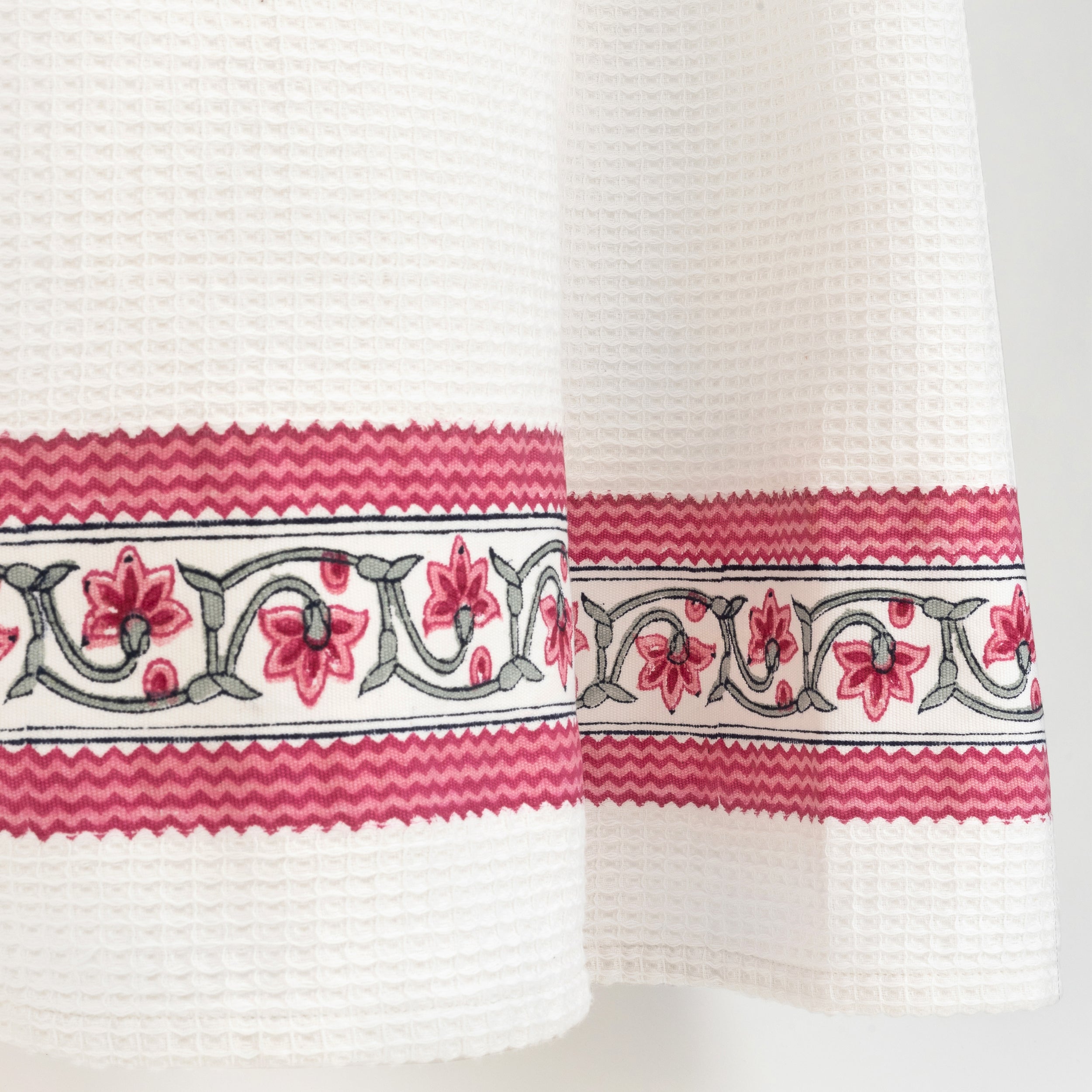 Ruhi raspberry bath towel – Inka