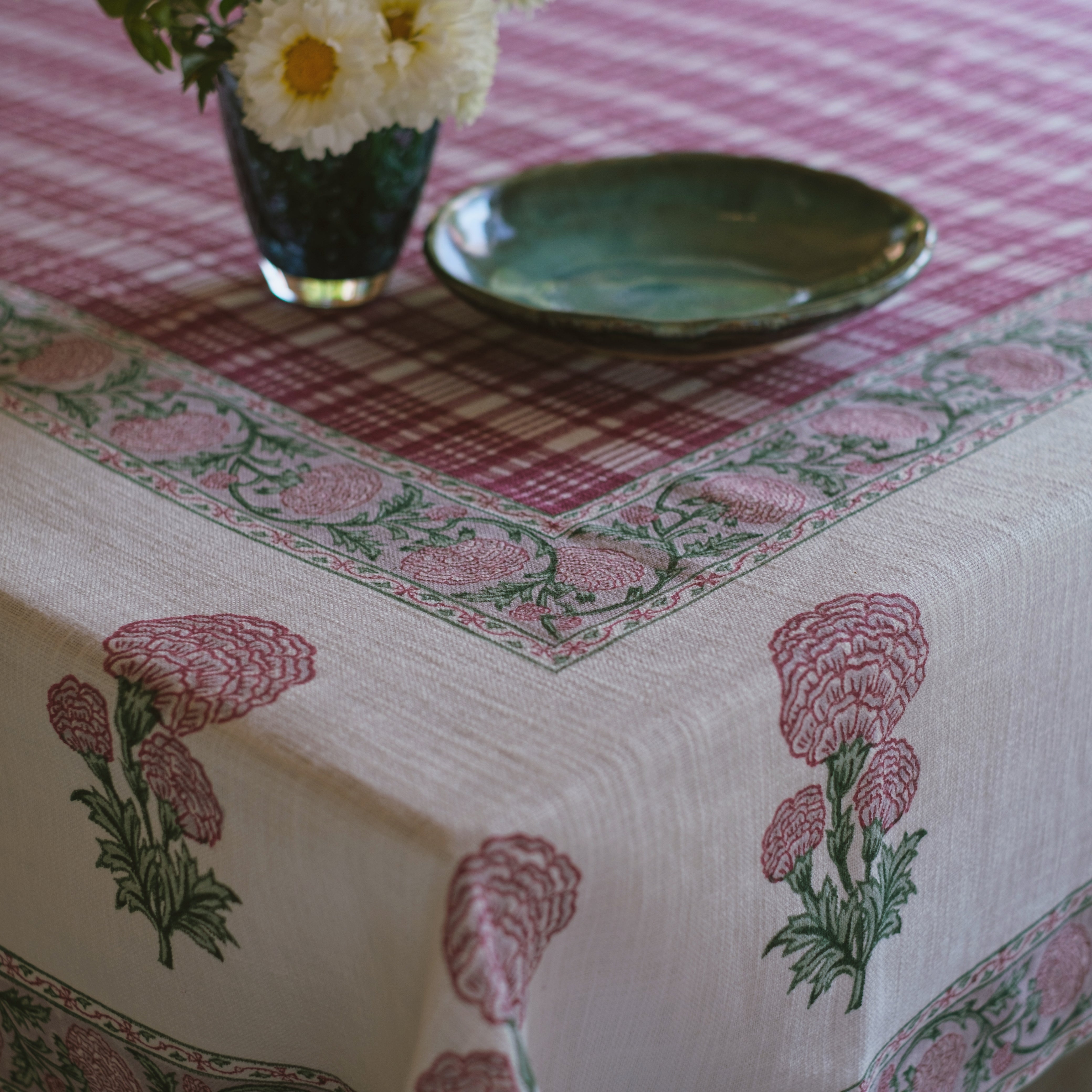 Meesha magenta pink tablecloth – Inka